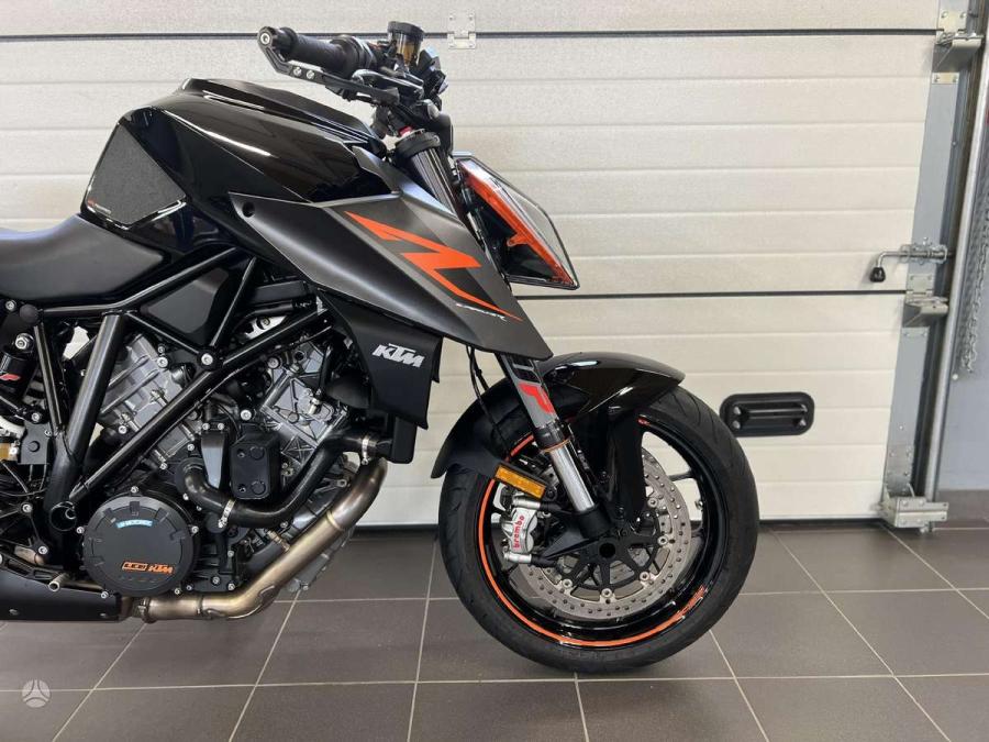 Melns KTM Super Duke 2018 Vilkaviškis, ar dzinēja tilpumu 1.30 L un nobraukumu 8 tūkst. km par 9000 €, foto 4 vietnē AUTOMOTO.COM.LV