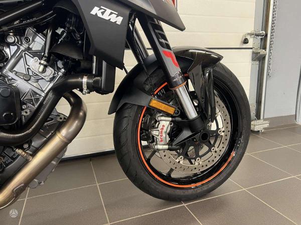 Черный КТМ Super Duke 2018 в Вилкавишкис, объемом двигателя 1.30 л и пробегом 8 тыс. км за 8990 €, фото 11 на AUTOMOTO.COM.LV