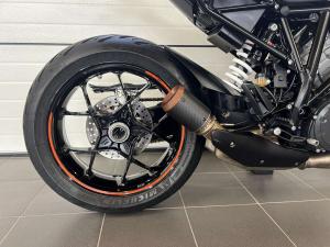 Melns KTM Super Duke 2018 Vilkaviškis, ar dzinēja tilpumu 1.30 L un nobraukumu 8 tūkst. km par 9000 €, foto 12 vietnē AUTOMOTO.COM.LV