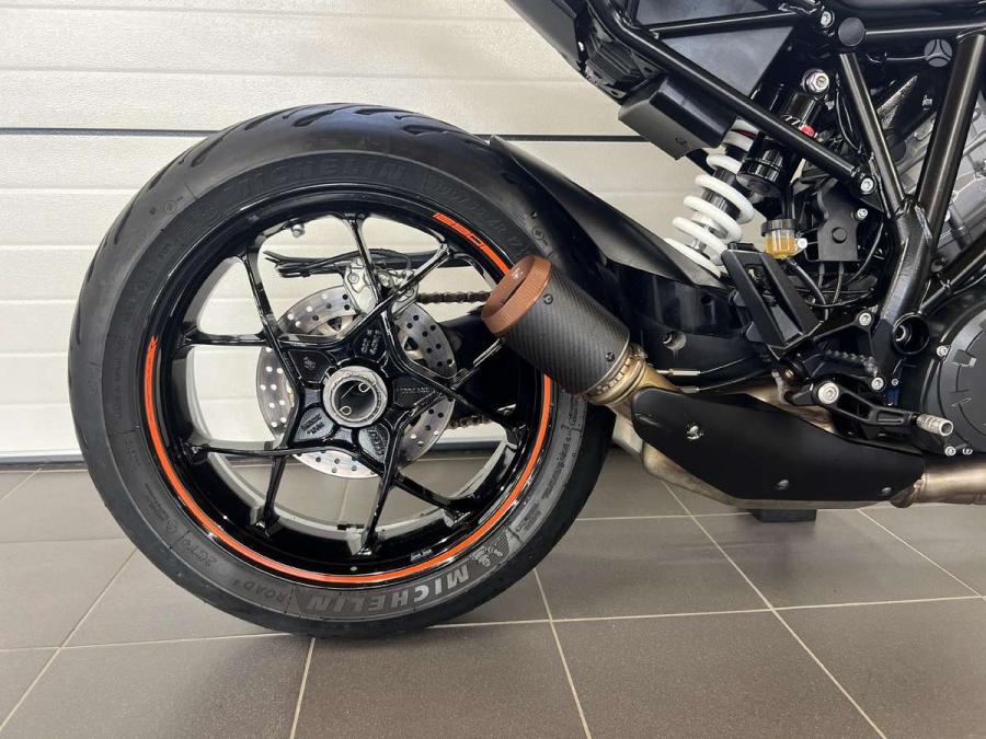 Melns KTM Super Duke 2018 Vilkaviškis, ar dzinēja tilpumu 1.30 L un nobraukumu 8 tūkst. km par 9000 €, foto 12 vietnē AUTOMOTO.COM.LV