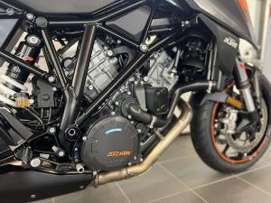 Melns KTM Super Duke 2018 Vilkaviškis, ar dzinēja tilpumu 1.30 L un nobraukumu 8 tūkst. km par 9000 €, foto 13 vietnē AUTOMOTO.COM.LV
