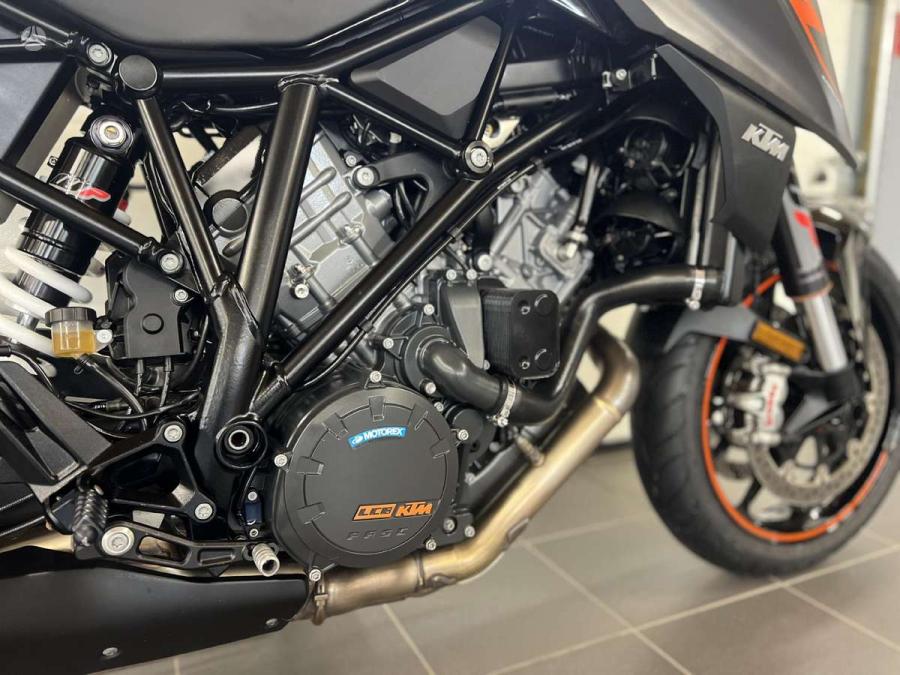 Melns KTM Super Duke 2018 Vilkaviškis, ar dzinēja tilpumu 1.30 L un nobraukumu 8 tūkst. km par 9000 €, foto 13 vietnē AUTOMOTO.COM.LV