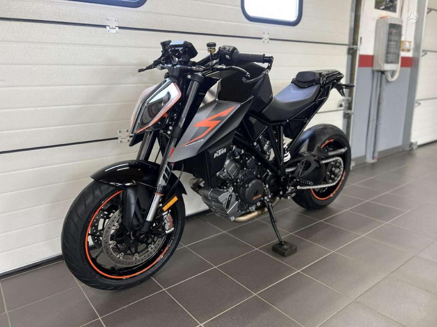 Melns KTM Super Duke 2018 Vilkaviškis, ar dzinēja tilpumu 1.30 L un nobraukumu 8 tūkst. km par 9000 €, foto 16 vietnē AUTOMOTO.COM.LV