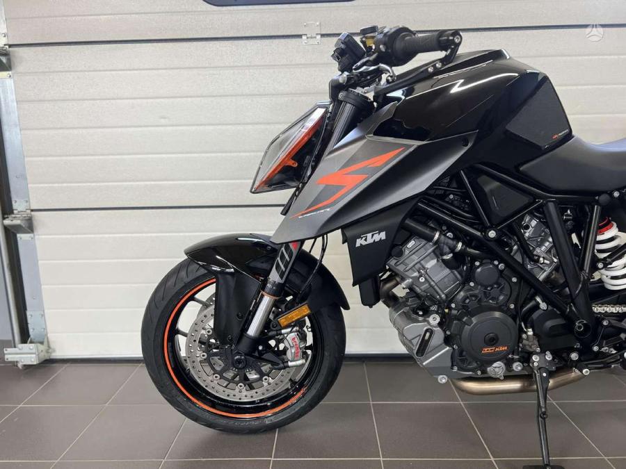 Melns KTM Super Duke 2018 Vilkaviškis, ar dzinēja tilpumu 1.30 L un nobraukumu 8 tūkst. km par 9000 €, foto 17 vietnē AUTOMOTO.COM.LV