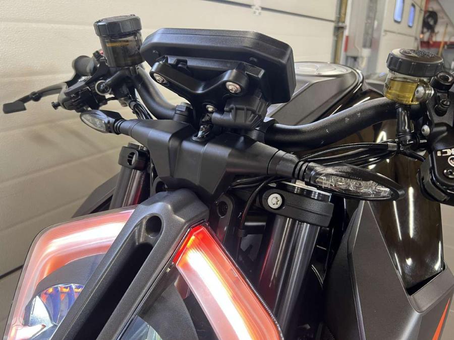 Melns KTM Super Duke 2018 Vilkaviškis, ar dzinēja tilpumu 1.30 L un nobraukumu 8 tūkst. km par 9000 €, foto 19 vietnē AUTOMOTO.COM.LV