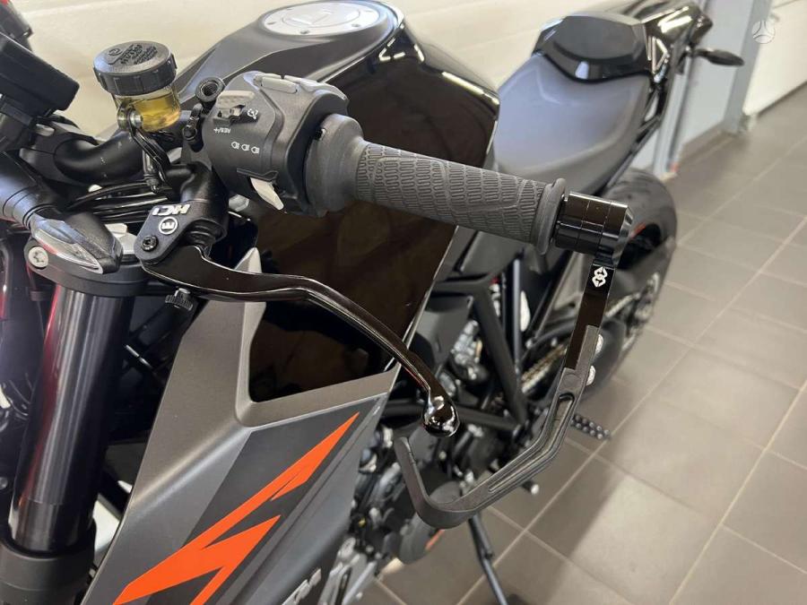 Melns KTM Super Duke 2018 Vilkaviškis, ar dzinēja tilpumu 1.30 L un nobraukumu 8 tūkst. km par 9000 €, foto 21 vietnē AUTOMOTO.COM.LV
