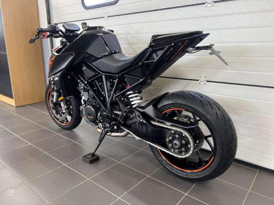 Melns KTM Super Duke 2018 Vilkaviškis, ar dzinēja tilpumu 1.30 L un nobraukumu 8 tūkst. km par 9000 €, foto 29 vietnē AUTOMOTO.COM.LV