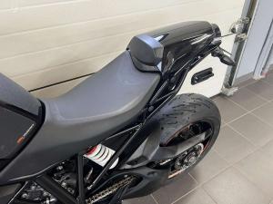 Melns KTM Super Duke 2018 Vilkaviškis, ar dzinēja tilpumu 1.30 L un nobraukumu 8 tūkst. km par 9000 €, foto 32 vietnē AUTOMOTO.COM.LV