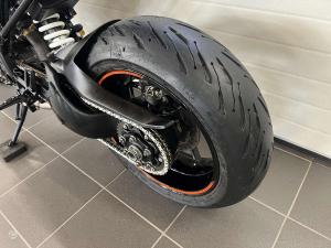 Melns KTM Super Duke 2018 Vilkaviškis, ar dzinēja tilpumu 1.30 L un nobraukumu 8 tūkst. km par 9000 €, foto 36 vietnē AUTOMOTO.COM.LV