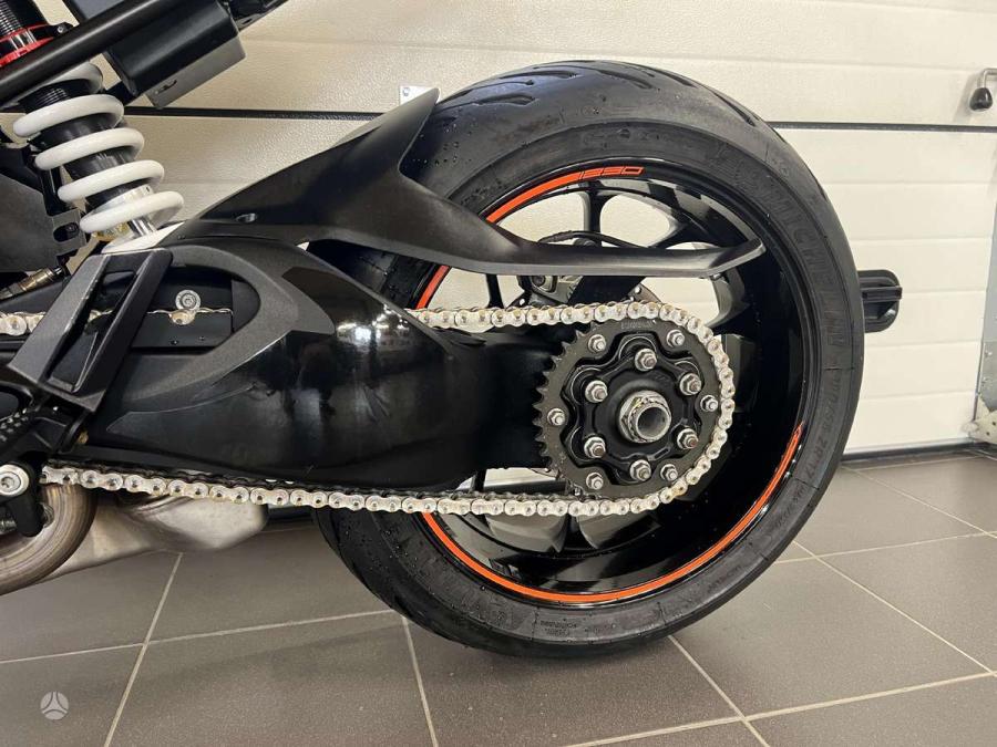 Melns KTM Super Duke 2018 Vilkaviškis, ar dzinēja tilpumu 1.30 L un nobraukumu 8 tūkst. km par 9000 €, foto 37 vietnē AUTOMOTO.COM.LV