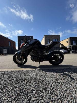 Черный КТМ Super Duke 2018 в Вильнюс, объемом двигателя 1.30 л и пробегом 26 тыс. км за 9000 €, фото 4 на AUTOMOTO.COM.LV