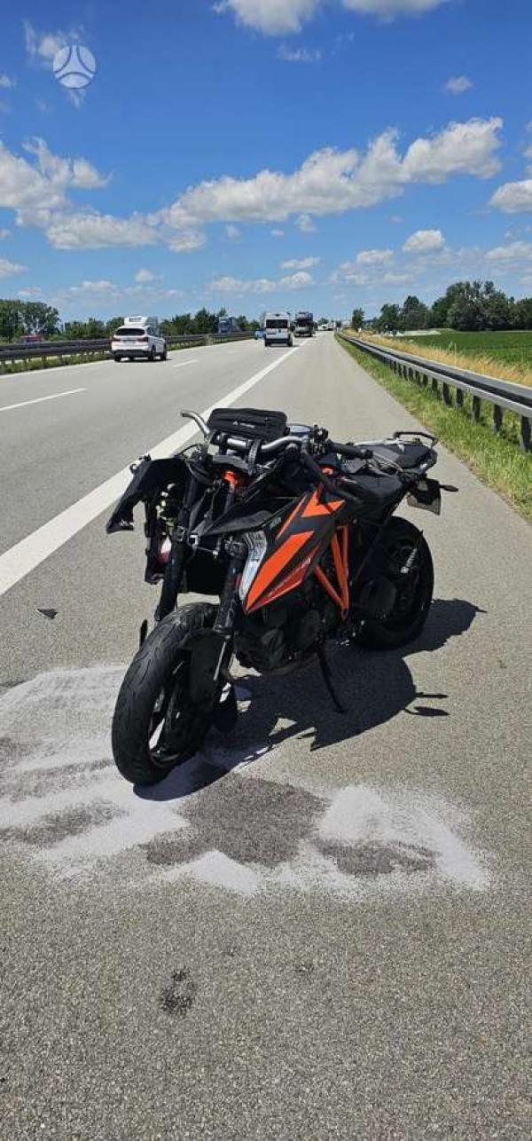 Черный КТМ Super Duke 2019 в Вильнюс, объемом двигателя 1.30 л и пробегом 1 тыс. км за 3600 €, фото 8 на AUTOMOTO.COM.LV