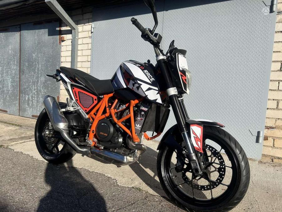 KTM Super Duke 2014 in Birstonas, with an engine capacity of 0.69 L and mileage of 39 thousand km for 3499 €, photo 13 on AUTOMOTO.COM.LV