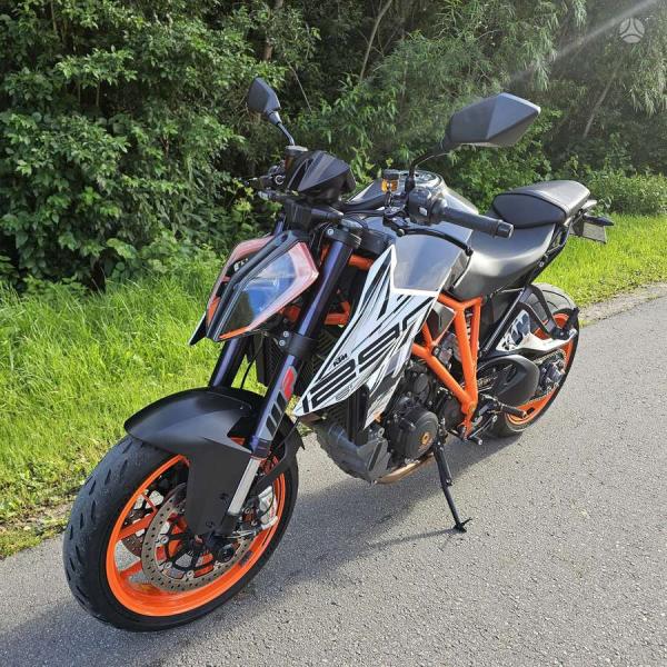 KTM Super Duke 2017 in Kelme, with an engine capacity of 1.30 L and mileage of 31 thousand km for 7300 €, photo 2 on AUTOMOTO.COM.LV