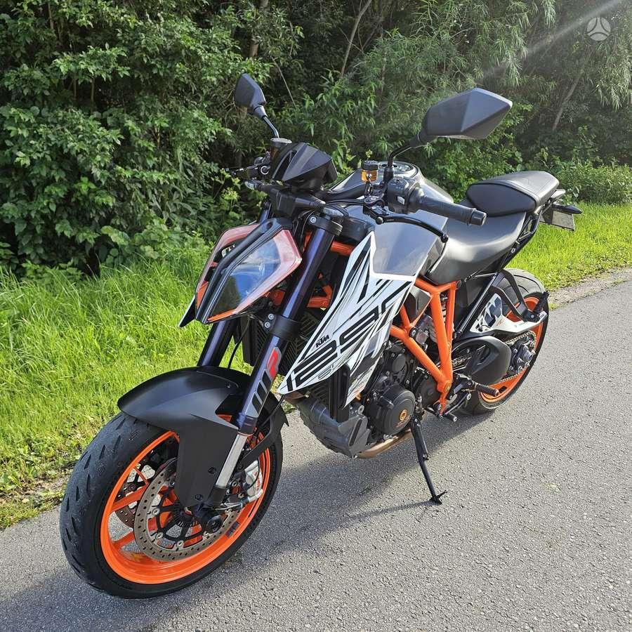 KTM Super Duke 2017 in Kelme, with an engine capacity of 1.30 L and mileage of 31 thousand km for 7300 €, photo 3 on AUTOMOTO.COM.LV
