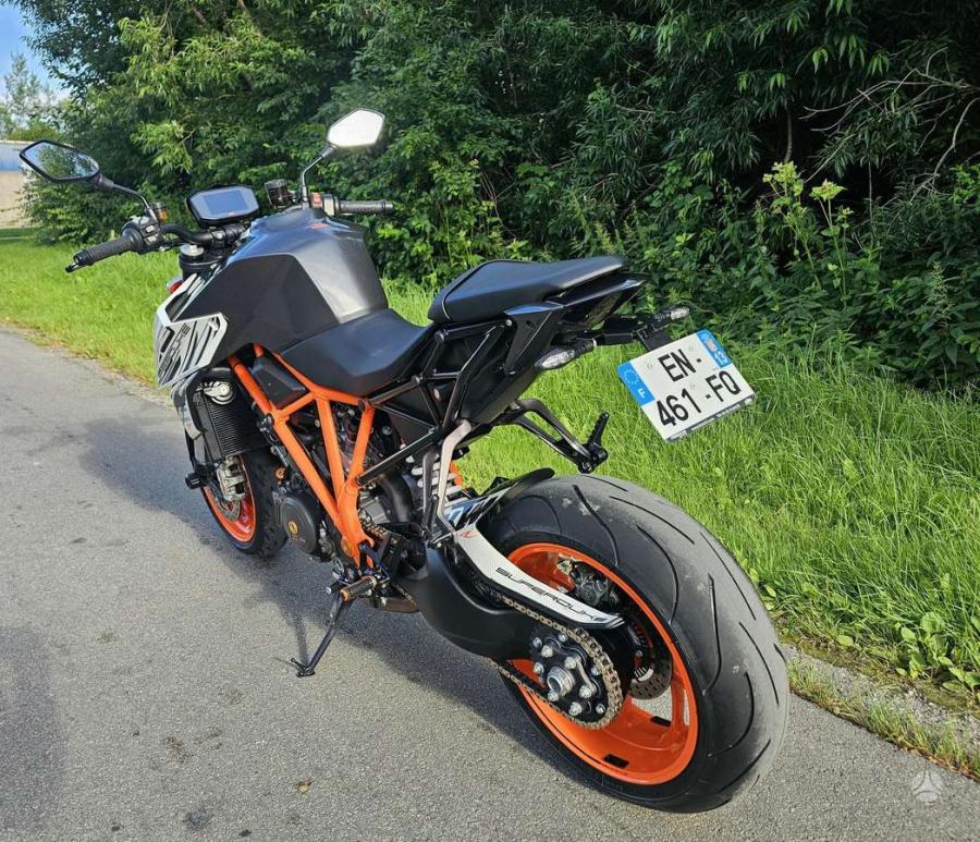 KTM Super Duke 2017 in Kelme, with an engine capacity of 1.30 L and mileage of 31 thousand km for 7300 €, photo 5 on AUTOMOTO.COM.LV