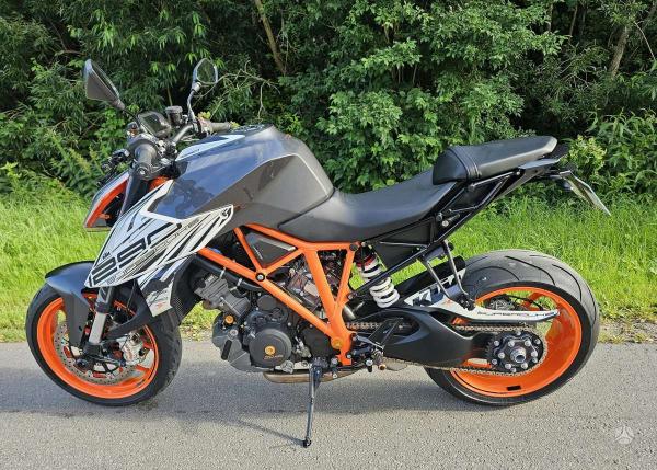 KTM Super Duke 2017 in Kelme, with an engine capacity of 1.30 L and mileage of 31 thousand km for 7300 €, photo 6 on AUTOMOTO.COM.LV