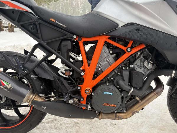 KTM Super Duke 2018 Viļņa, ar dzinēja tilpumu 1.29 L un nobraukumu 23 tūkst. km par 4500 €, foto 8 vietnē AUTOMOTO.COM.LV
