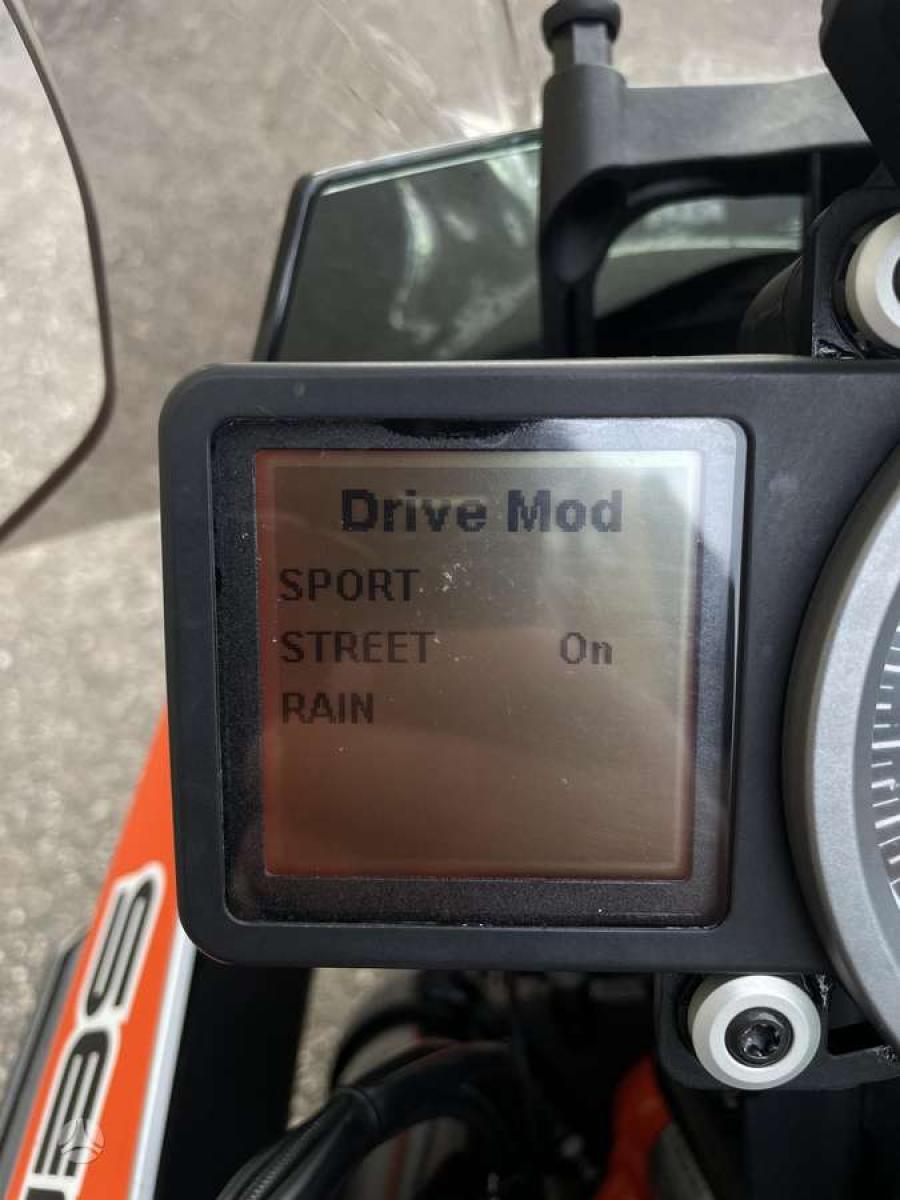 KTM Super Duke 2018 Kuršėnai, ar dzinēja tilpumu 1.30 L un nobraukumu 41 tūkst. km par 5600 €, foto 12 vietnē AUTOMOTO.COM.LV