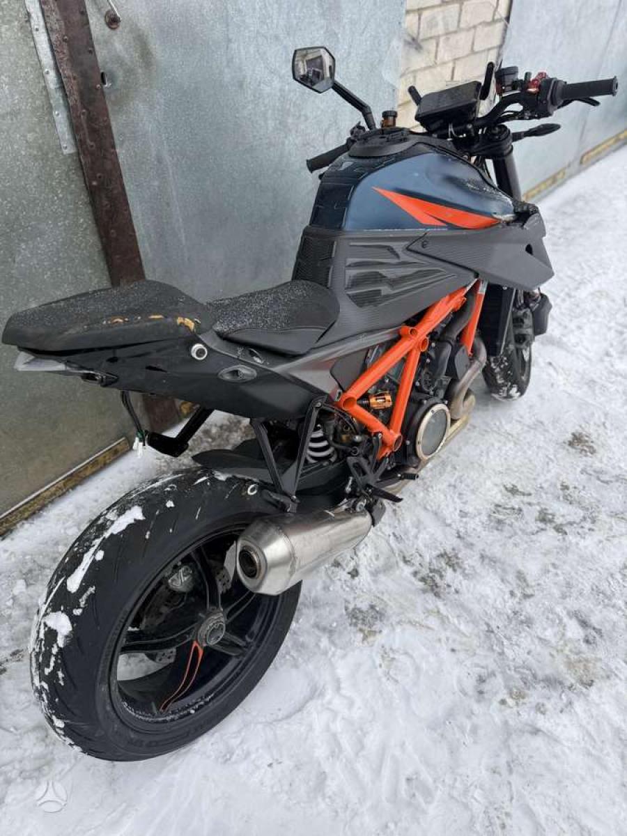 KTM Super Duke 2021 in Taurage, with an engine capacity of 1.29 L and mileage of 17 thousand km for 6200 €, photo 2 on AUTOMOTO.COM.LV
