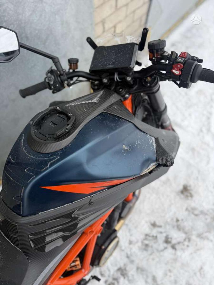 KTM Super Duke 2021 in Taurage, with an engine capacity of 1.29 L and mileage of 17 thousand km for 6200 €, photo 3 on AUTOMOTO.COM.LV