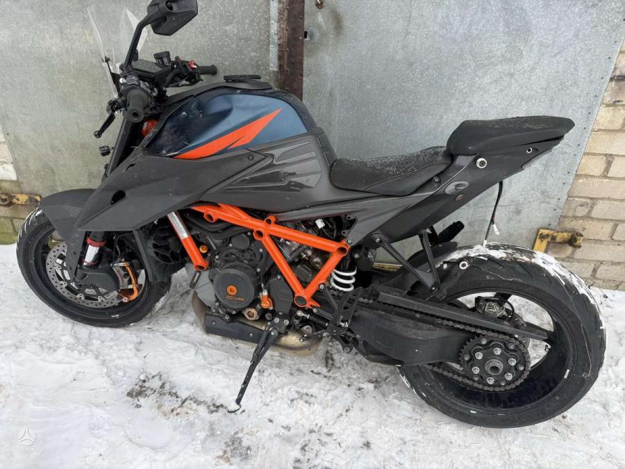 KTM Super Duke 2021 in Taurage, with an engine capacity of 1.29 L and mileage of 17 thousand km for 6200 €, photo 5 on AUTOMOTO.COM.LV