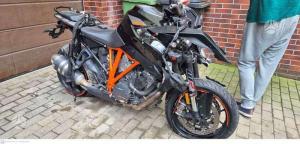 Orange KTM Super Duke 2019 in Vilnius, with an engine capacity of 1.30 L and mileage of 33 thousand km for 2800 €, photo 3 on AUTOMOTO.COM.LV