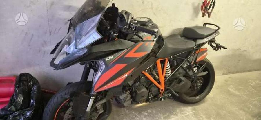 Orange KTM Super Duke 2019 in Vilnius, with an engine capacity of 1.30 L and mileage of 33 thousand km for 2800 €, photo 5 on AUTOMOTO.COM.LV