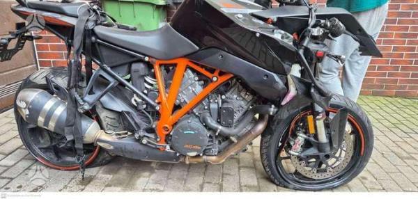 Orange KTM Super Duke 2019 in Vilnius, with an engine capacity of 1.30 L and mileage of 33 thousand km for 2800 €, photo 5 on AUTOMOTO.COM.LV