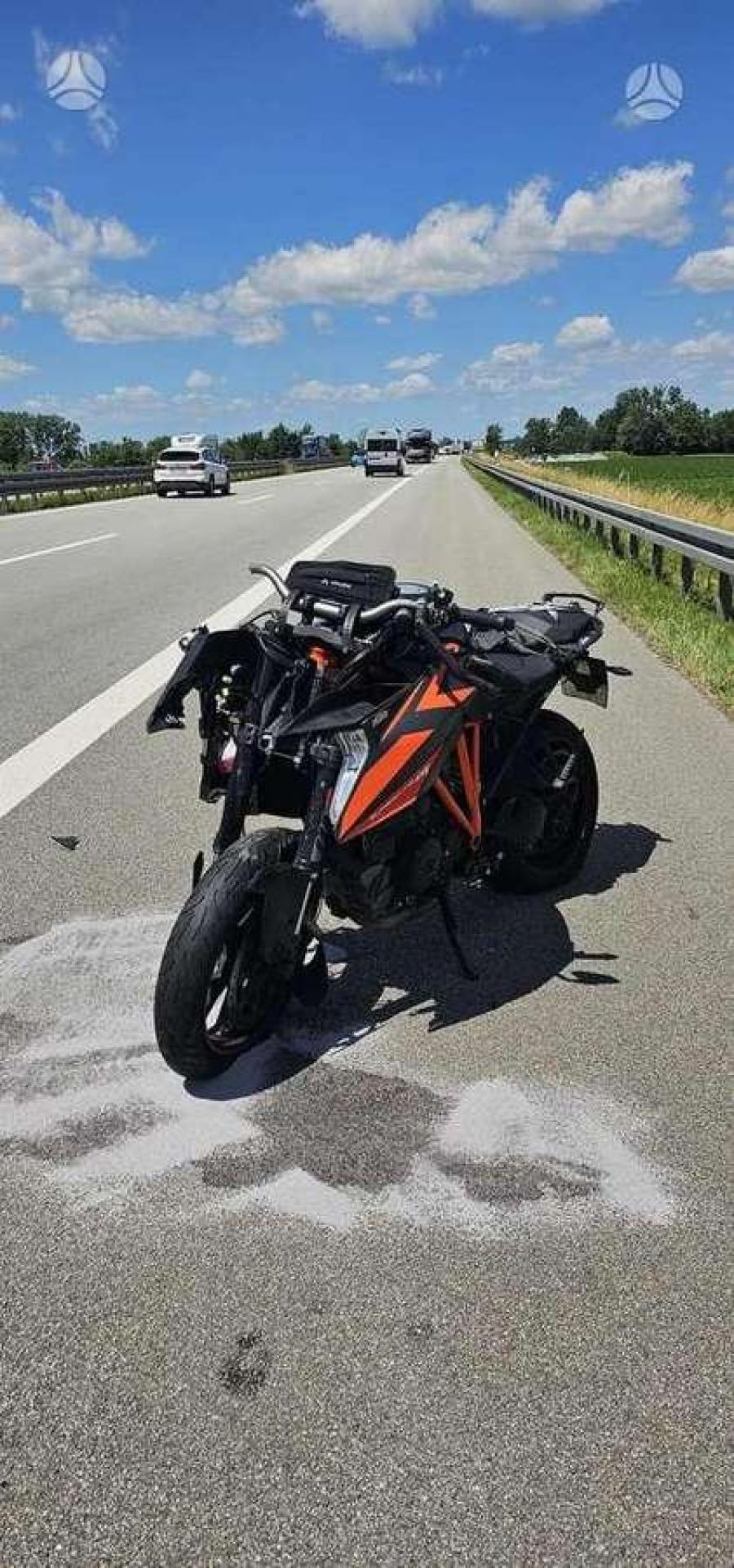 Orange KTM Super Duke 2019 in Vilnius, with an engine capacity of 1.30 L and mileage of 33 thousand km for 2800 €, photo 10 on AUTOMOTO.COM.LV