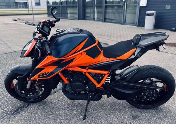 Orange KTM Super Duke 2021 in Panevezys, with an engine capacity of 1.29 L and mileage of 29 thousand km for 11000 €, photo 6 on AUTOMOTO.COM.LV