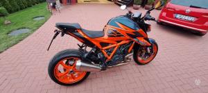 Oranžs KTM Super Duke 2024 Viļņa, ar dzinēja tilpumu 1.30 L un nobraukumu 6 tūkst. km par 12800 €, foto  vietnē AUTOMOTO.COM.LV