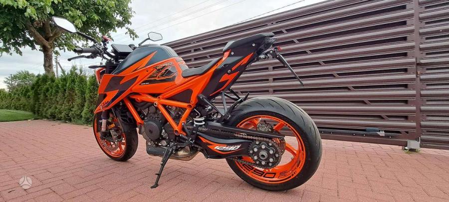 Оранжевый КТМ Super Duke 2024 в Вильнюс, объемом двигателя 1.30 л и пробегом 6 тыс. км за 12800 €, фото 3 на AUTOMOTO.COM.LV