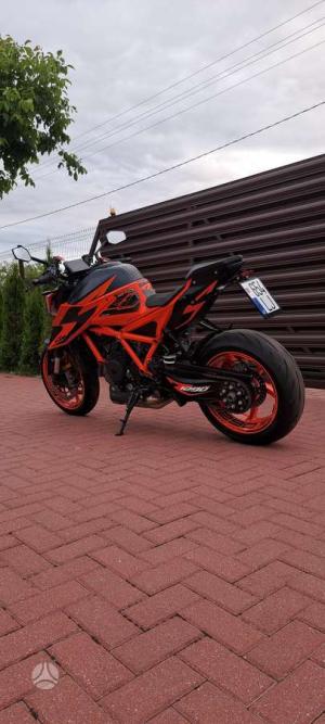 Оранжевый КТМ Super Duke 2024 в Вильнюс, объемом двигателя 1.30 л и пробегом 6 тыс. км за 12800 €, фото 4 на AUTOMOTO.COM.LV