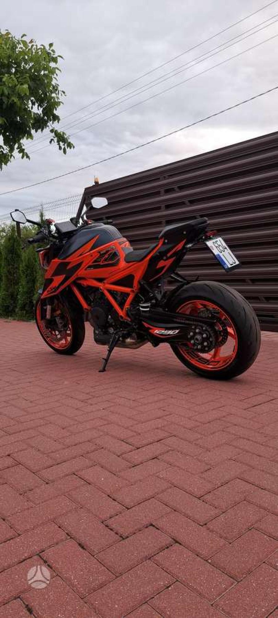 Оранжевый КТМ Super Duke 2024 в Вильнюс, объемом двигателя 1.30 л и пробегом 6 тыс. км за 12800 €, фото 4 на AUTOMOTO.COM.LV