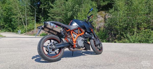 Black KTM Super Duke R 2013 in Vilkaviskis, with an engine capacity of 1.00 L and mileage of 13 thousand km for 5400 €, photo 2 on AUTOMOTO.COM.LV