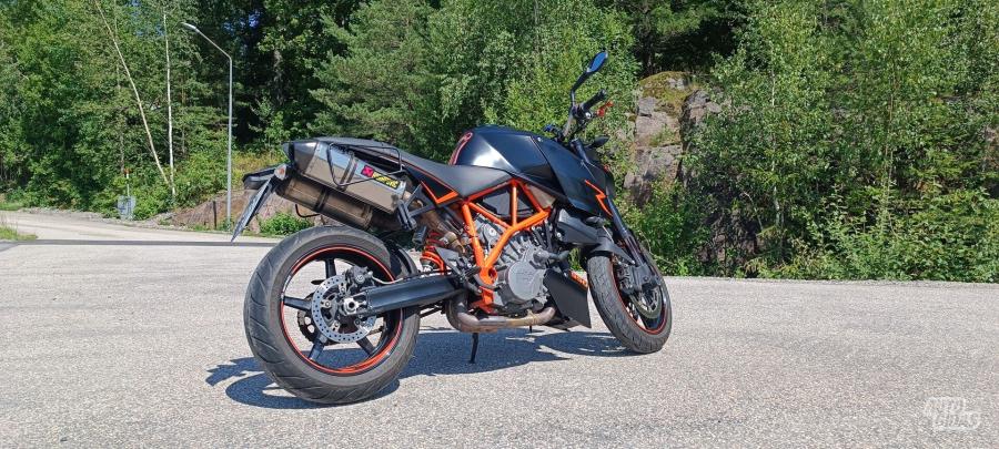 Black KTM Super Duke R 2013 in Vilkaviskis, with an engine capacity of 1.00 L and mileage of 13 thousand km for 5400 €, photo 2 on AUTOMOTO.COM.LV