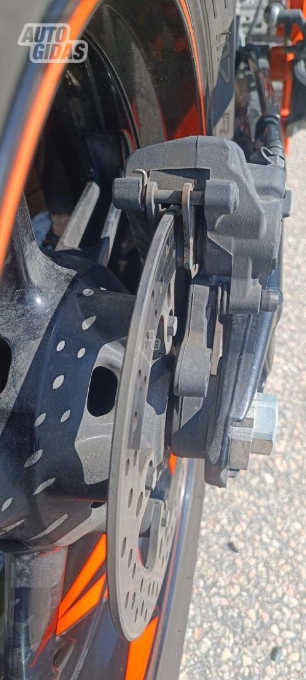 Melns KTM Super Duke R 2013 Vilkaviškis, ar dzinēja tilpumu 1.00 L un nobraukumu 13 tūkst. km par 4200 €, foto 10 vietnē AUTOMOTO.COM.LV
