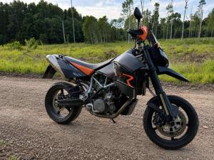 Black KTM Supermoto 2006 in Mazeikiai, with an engine capacity of 0.95 L and mileage of 35 thousand km for 4200 €, photo  on AUTOMOTO.COM.LV
