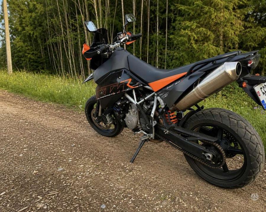 Черный КТМ Supermoto 2006 в Мажейкяй, объемом двигателя 0.95 л и пробегом 35 тыс. км за 4200 €, фото 4 на AUTOMOTO.COM.LV