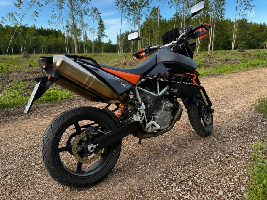 Черный КТМ Supermoto 2006 в Мажейкяй, объемом двигателя 0.95 л и пробегом 35 тыс. км за 4200 €, фото 5 на AUTOMOTO.COM.LV