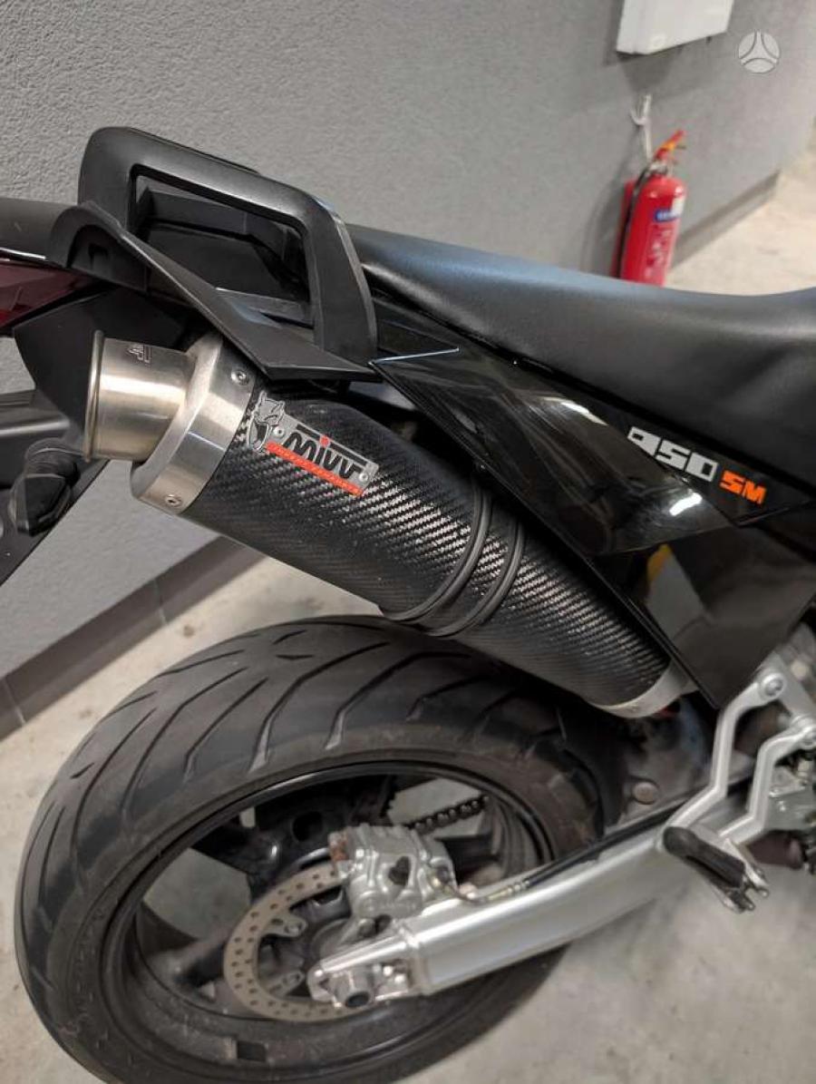 Black KTM Supermoto 2006 in Vilnius, with an engine capacity of 0.95 L and mileage of 35 thousand km for 3800 €, photo 7 on AUTOMOTO.COM.LV