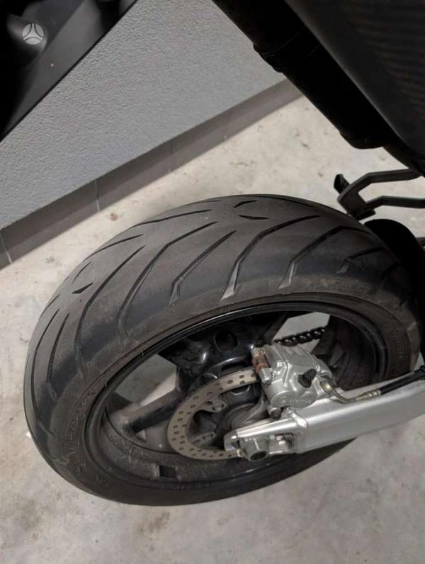 Black KTM Supermoto 2006 in Vilnius, with an engine capacity of 0.95 L and mileage of 35 thousand km for 3800 €, photo 7 on AUTOMOTO.COM.LV