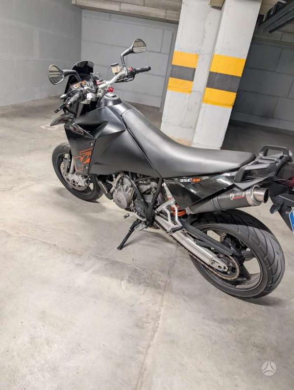 Black KTM Supermoto 2006 in Vilnius, with an engine capacity of 0.95 L and mileage of 35 thousand km for 3800 €, photo 10 on AUTOMOTO.COM.LV