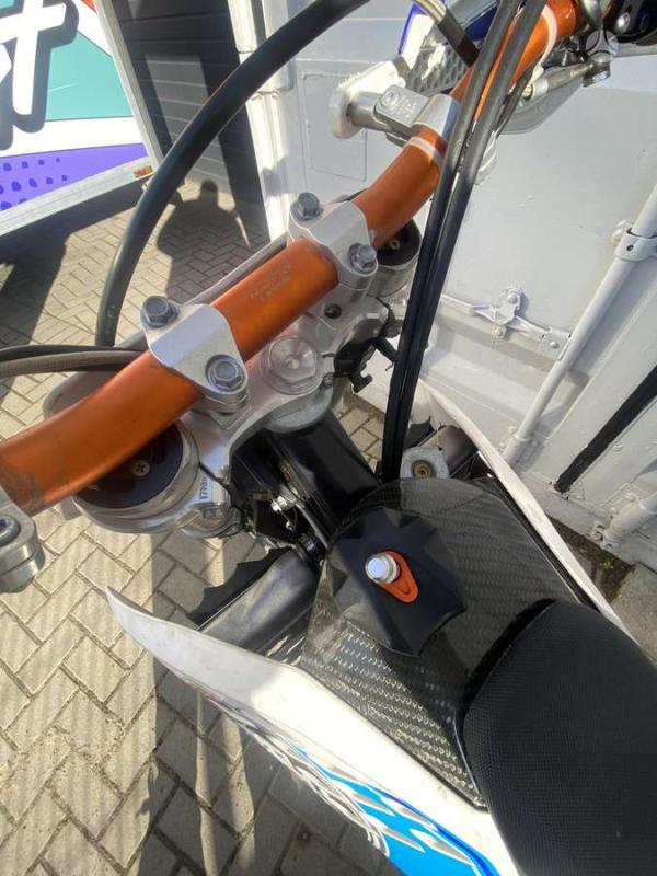 White KTM Supermoto 2010 in Panevezys, with an engine capacity of 0.45 L and mileage of 0 thousand km for 4300 €, photo 3 on AUTOMOTO.COM.LV