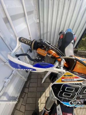 White KTM Supermoto 2010 in Panevezys, with an engine capacity of 0.45 L and mileage of 0 thousand km for 4300 €, photo 7 on AUTOMOTO.COM.LV