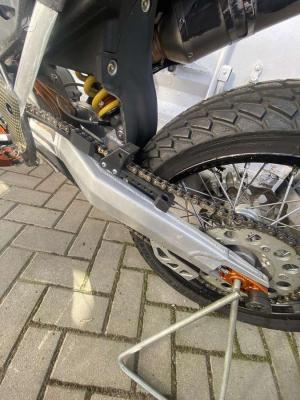 White KTM Supermoto 2010 in Panevezys, with an engine capacity of 0.45 L and mileage of 0 thousand km for 4300 €, photo 9 on AUTOMOTO.COM.LV