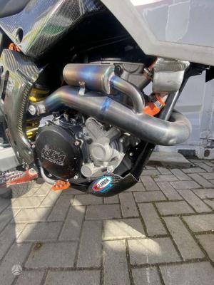 White KTM Supermoto 2010 in Panevezys, with an engine capacity of 0.45 L and mileage of 0 thousand km for 4300 €, photo 13 on AUTOMOTO.COM.LV