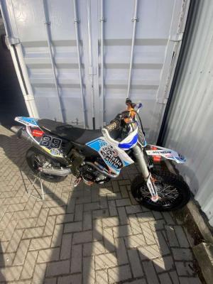 White KTM Supermoto 2010 in Panevezys, with an engine capacity of 0.45 L and mileage of 0 thousand km for 4300 €, photo 14 on AUTOMOTO.COM.LV