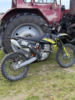 Черный КТМ SX 2006 в Алитус, объемом двигателя 0.25 л и пробегом 500 тыс. км за 2500 €, фото 3 на AUTOMOTO.COM.LV